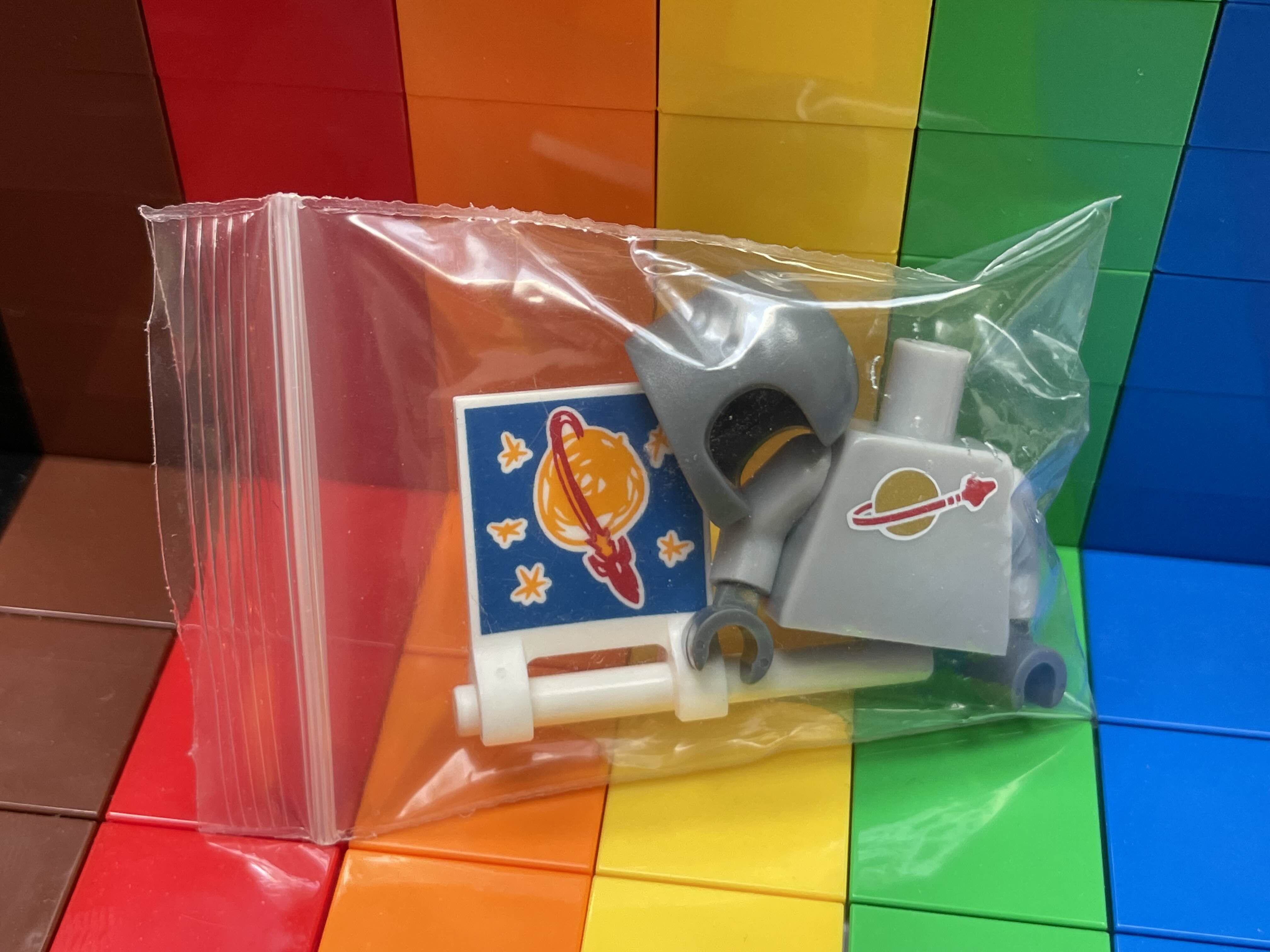 The Hunt for LEGO Classic Space Astronauts – Binder Clip Scorpion
